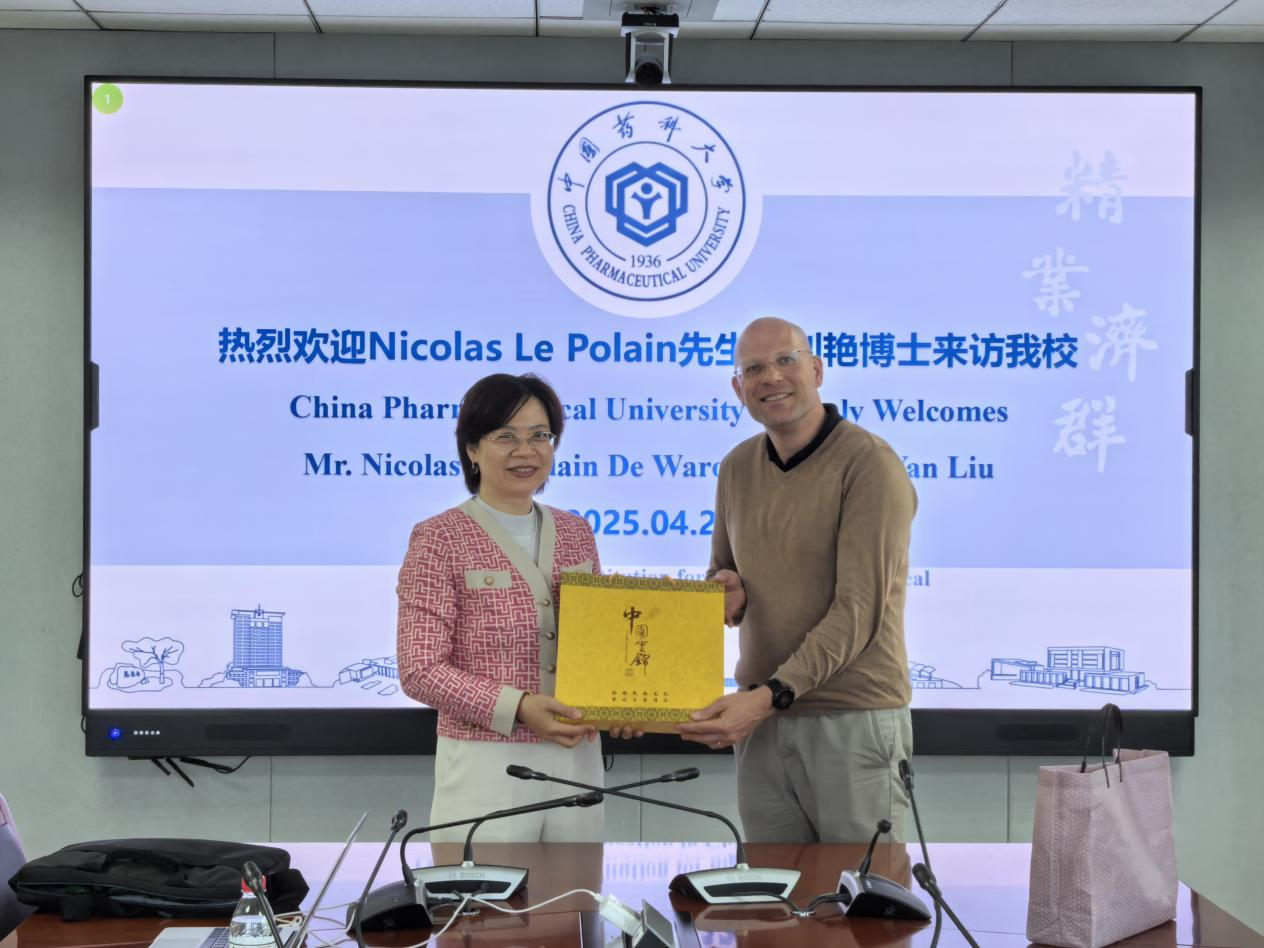 欧洲议会官员Nicolas Le Polain De Waroux一行来访我校